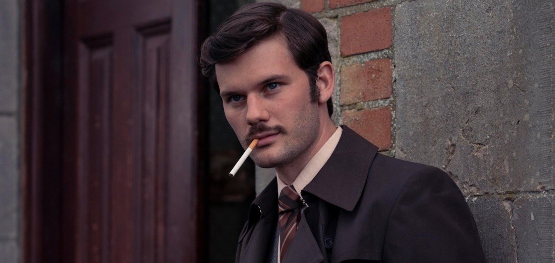 Jeremy Irvine Smoking